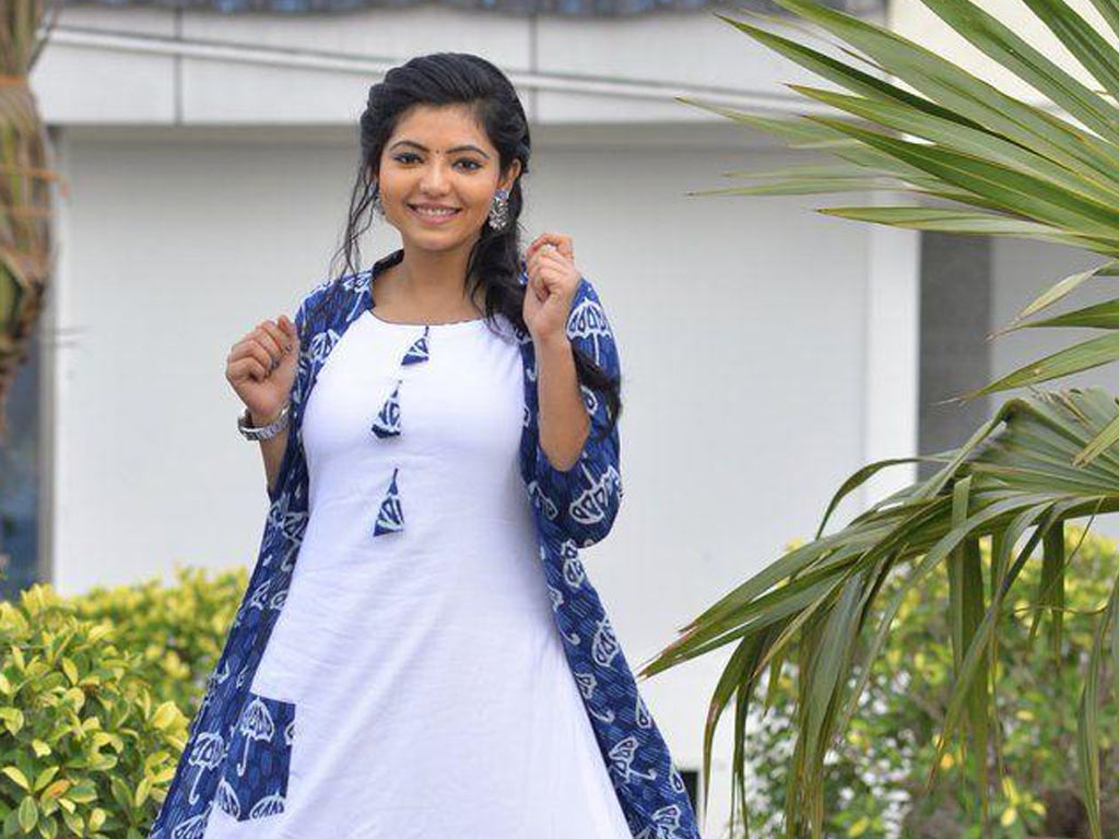 Athulya Ravi HQ Wallpapers | Athulya Ravi Wallpapers - 54268 - Oneindia ...