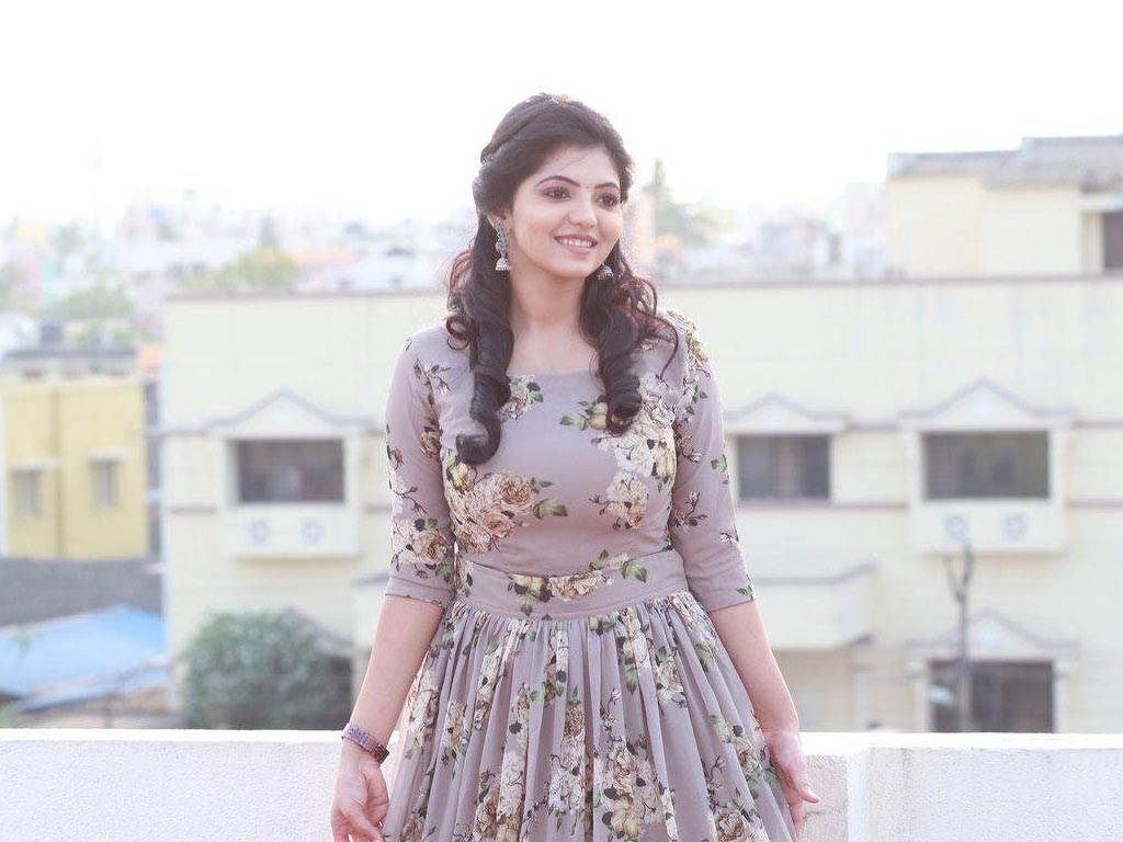 Athulya Ravi HQ Wallpapers | Athulya Ravi Wallpapers - 54263 - Oneindia ...