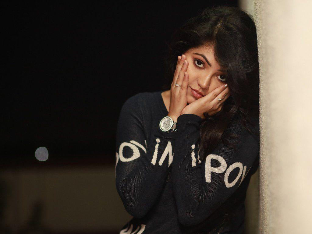 Athulya Ravi HQ Wallpapers | Athulya Ravi Wallpapers - 54276 - Oneindia ...