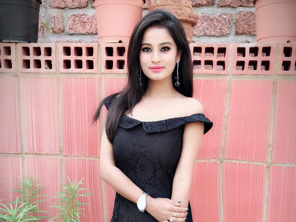 Anusha Rai HQ Wallpapers | Anusha Rai Wallpapers - 55269 - Oneindia ...