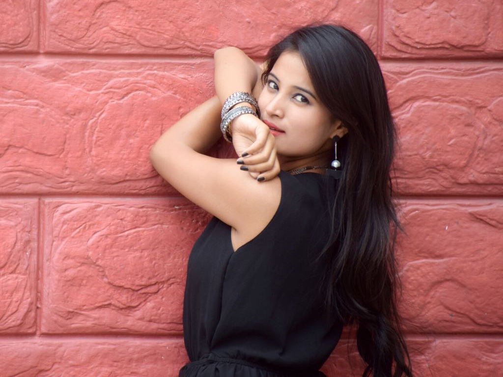Anusha Rai HQ Wallpapers | Anusha Rai Wallpapers - 55282 - Oneindia ...