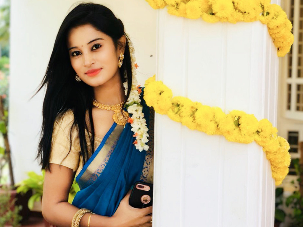 Anusha Rai HQ Wallpapers | Anusha Rai Wallpapers - 55271 - Oneindia ...