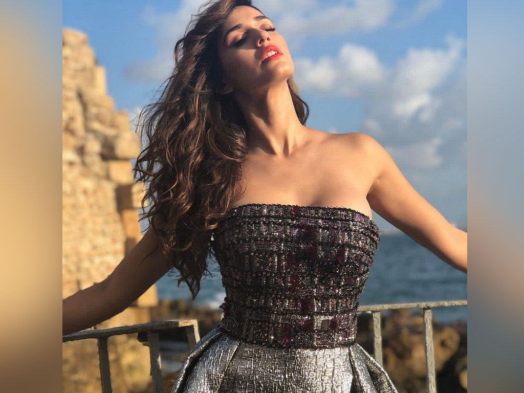 Disha Patani HQ Wallpapers | Disha Patani Wallpapers - 55012 - Oneindia ...