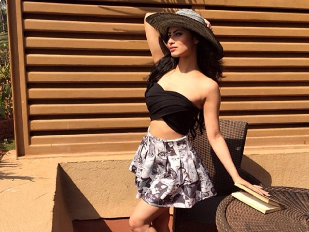 Mouni Roy HQ Wallpapers | Mouni Roy Wallpapers - 55382 - Oneindia ...