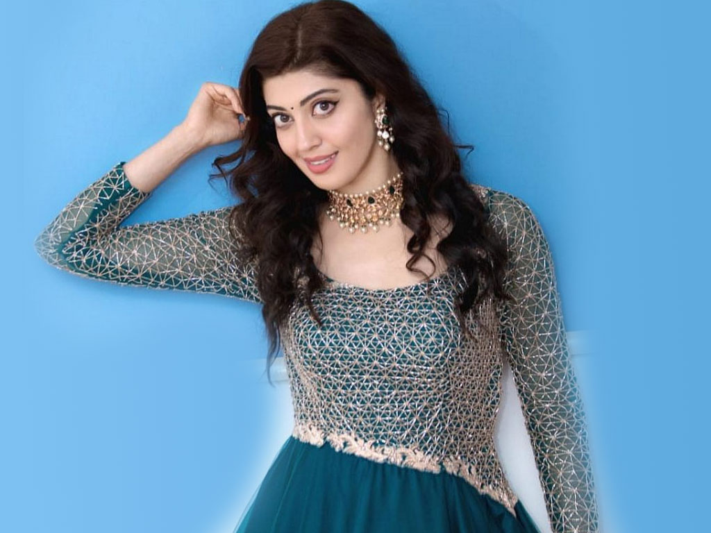 Pranitha HQ Wallpapers | Pranitha Wallpapers - 54864 - Oneindia Wallpapers