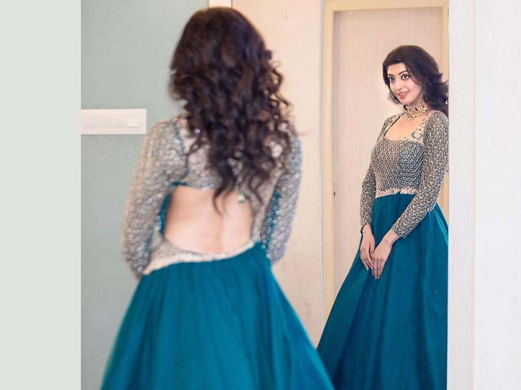 Pranitha HQ Wallpapers | Pranitha Wallpapers - 54864 - Oneindia Wallpapers