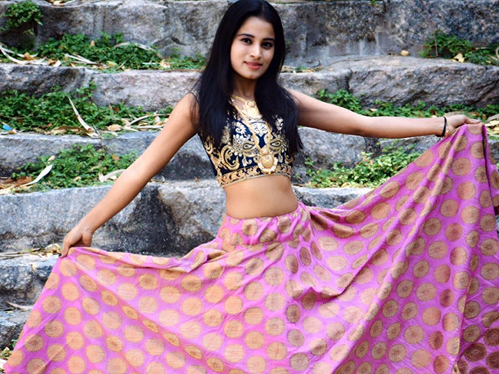 Anusha Rai HQ Wallpapers | Anusha Rai Wallpapers - 56339 - Oneindia ...