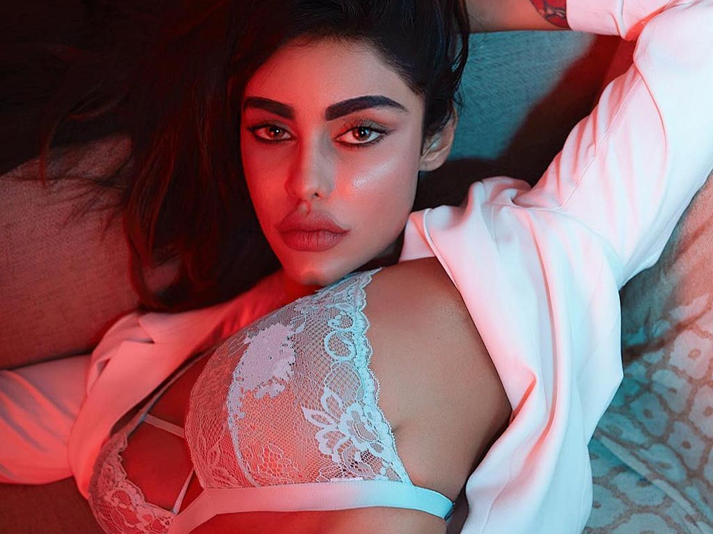 Gizele Thakral HQ Wallpapers | Gizele Thakral Wallpapers - 55713 - Oneindia Wallpapers