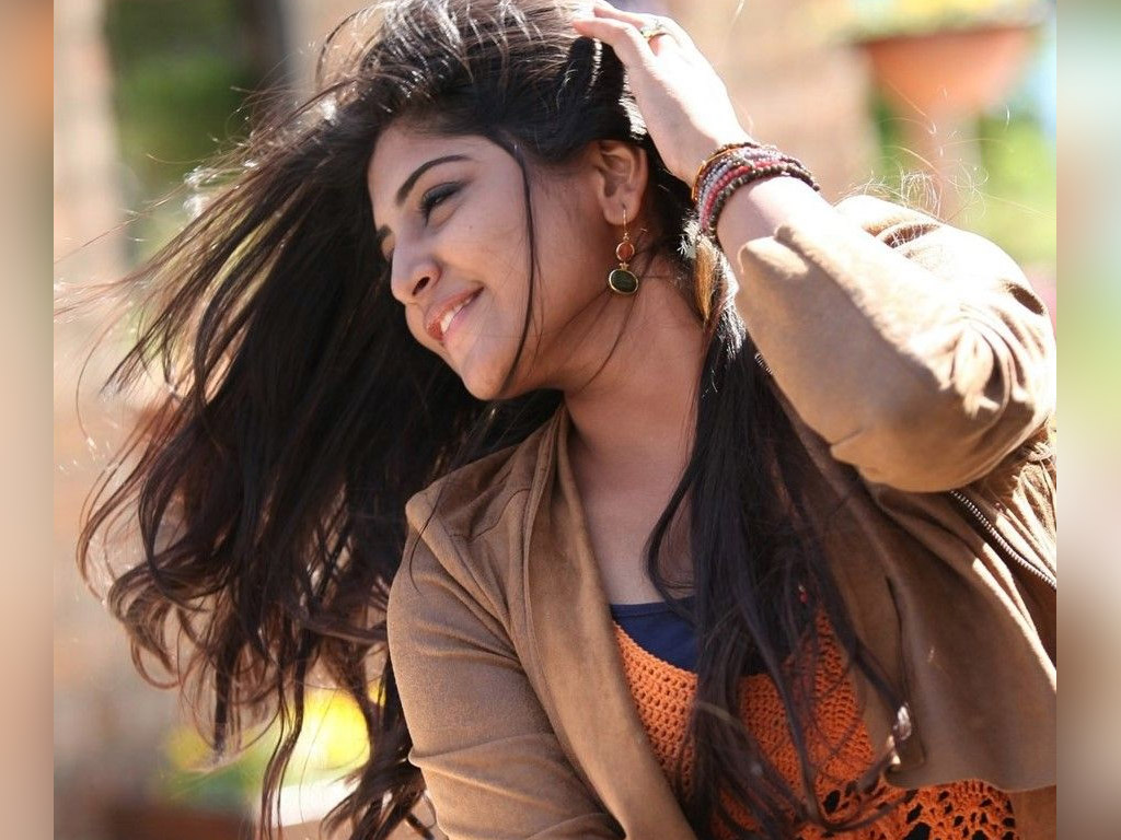 Manjima Mohan HQ Wallpapers | Manjima Mohan Wallpapers - 55750 ...