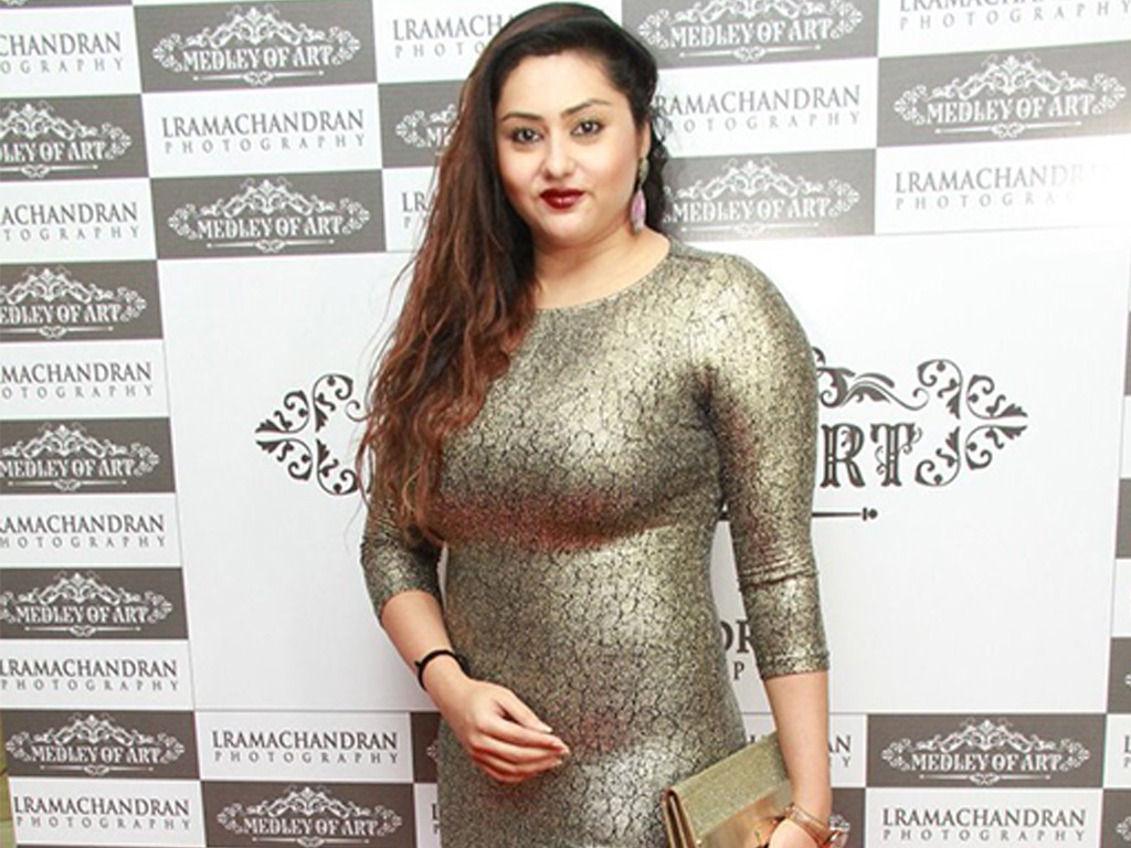 Namitha HQ Wallpapers | Namitha Wallpapers - 55782 - Oneindia Wallpapers