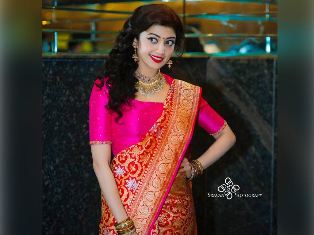 Pranitha HQ Wallpapers | Pranitha Wallpapers - 55772 - Oneindia Wallpapers