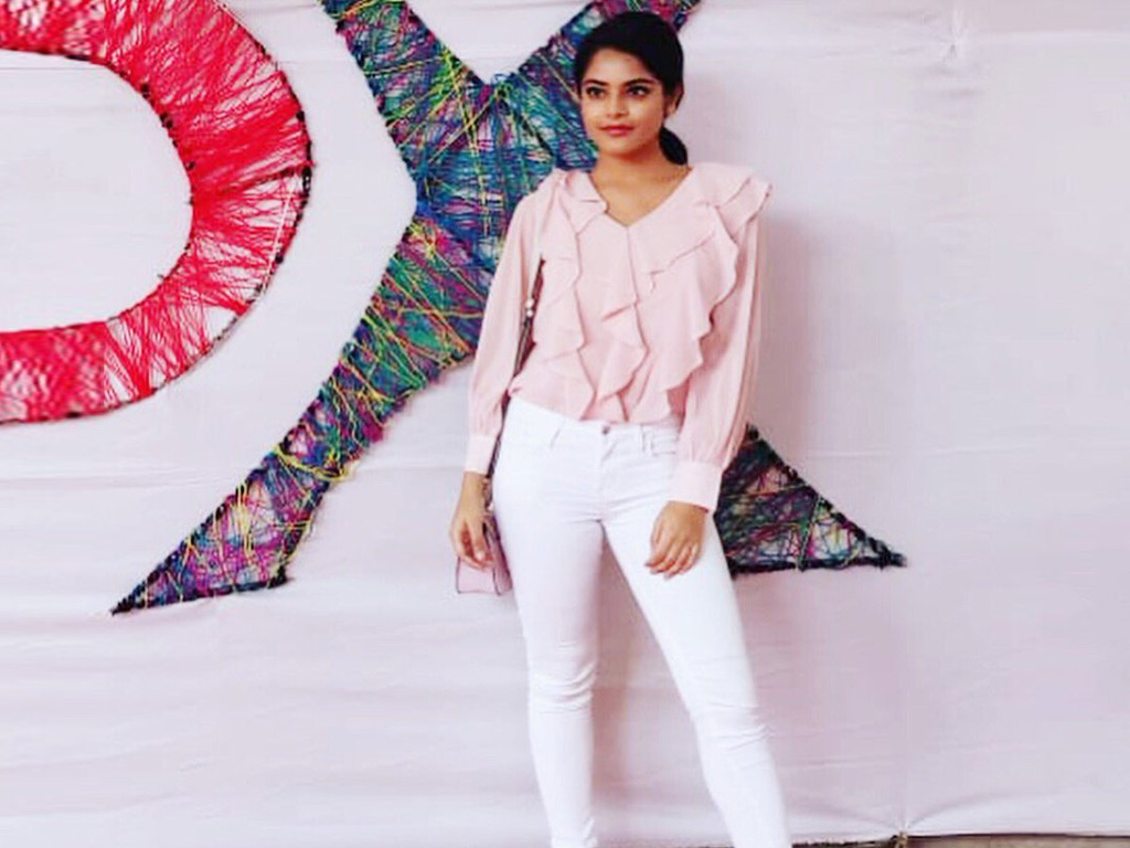 Riddhi Kumar HQ Wallpapers | Riddhi Kumar Wallpapers - 56750 - Oneindia ...