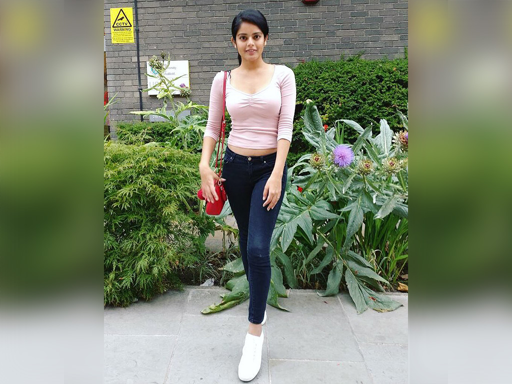 Riddhi Kumar HQ Wallpapers | Riddhi Kumar Wallpapers - 56763 - Oneindia ...