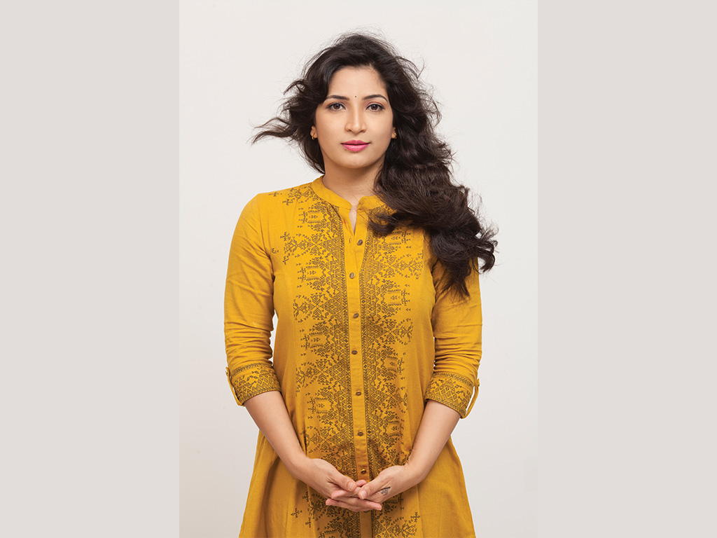 Anita Bhat HQ Wallpapers | Anita Bhat Wallpapers - 58155 - Oneindia ...