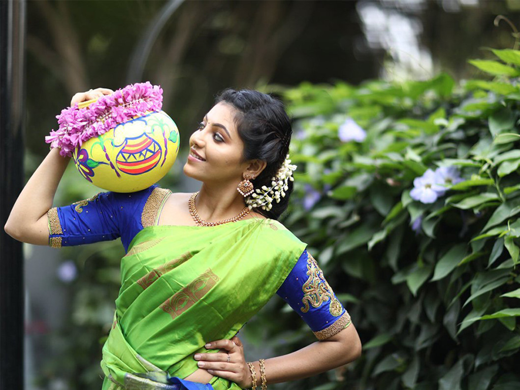 Athulya Ravi HQ Wallpapers | Athulya Ravi Wallpapers - 54273 - Oneindia ...