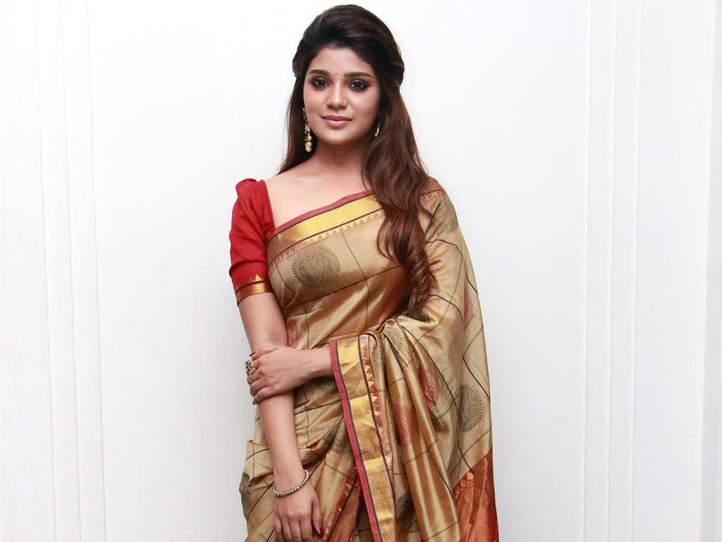 Aathmika HQ Wallpapers | Aathmika Wallpapers - 59060 - Oneindia Wallpapers