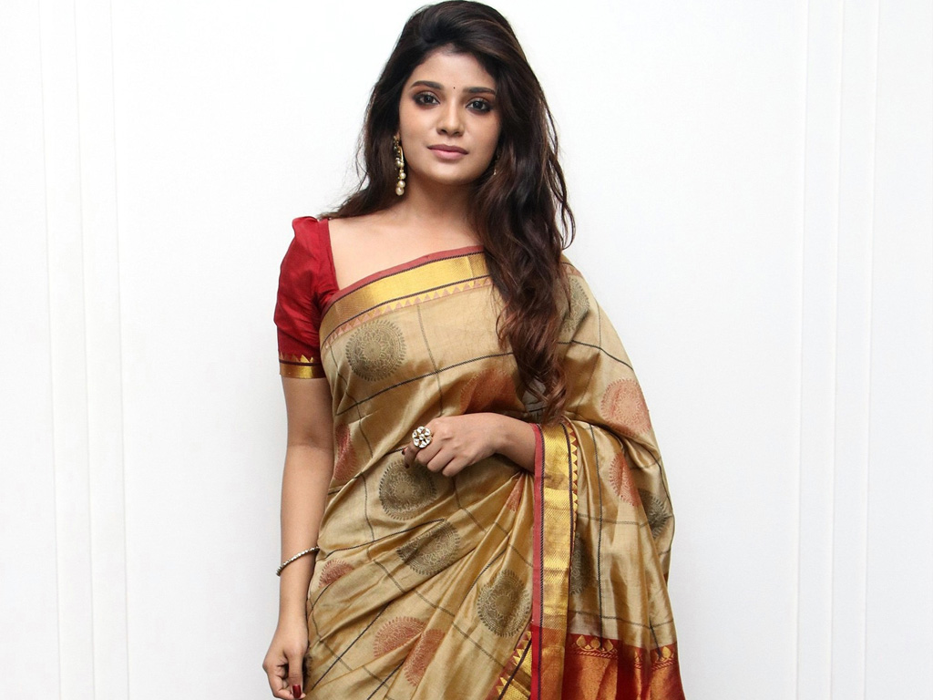 Aathmika HQ Wallpapers | Aathmika Wallpapers - 59055 - Oneindia Wallpapers