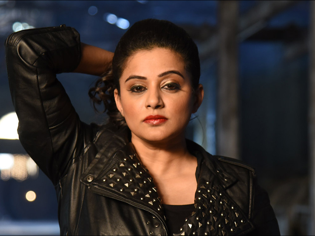 Priyamani HQ Wallpapers | Priyamani Wallpapers - 58993 - Oneindia ...