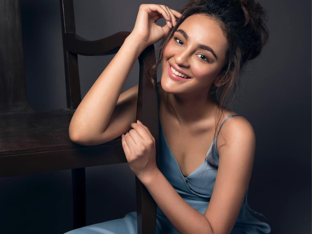 Seerat Kapoor HQ Wallpapers | Seerat Kapoor Wallpapers - 58390 ...