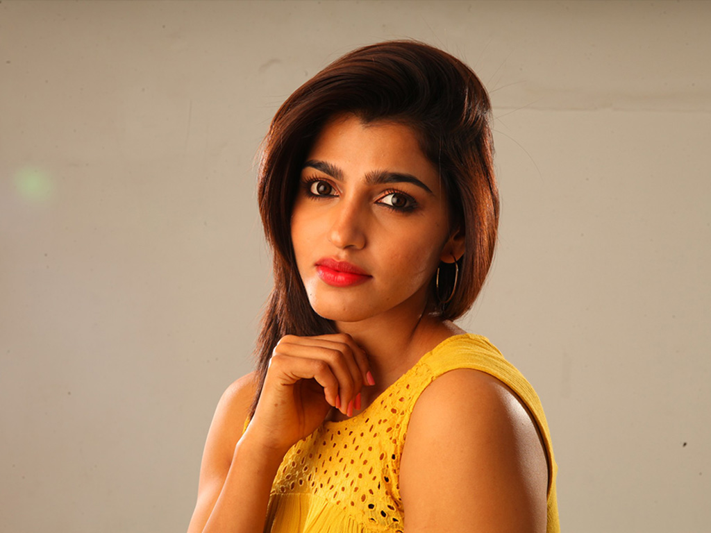 Dhansika HQ Wallpapers | Dhansika Wallpapers - 59731 - Oneindia Wallpapers