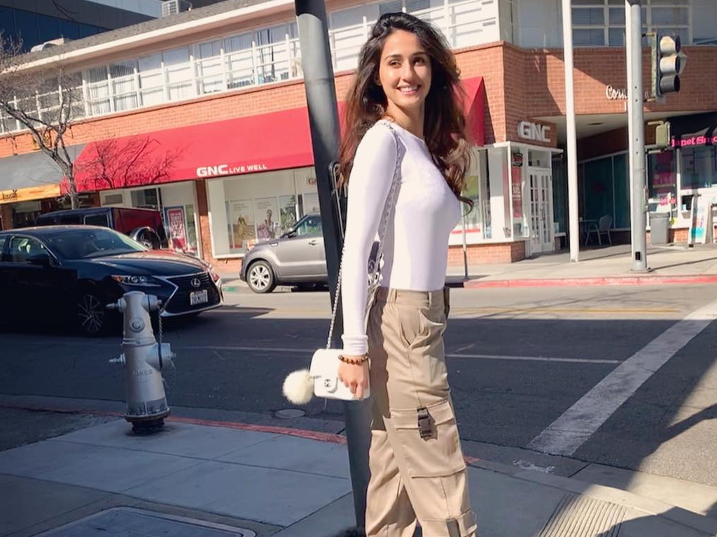 Disha Patani HQ Wallpapers | Disha Patani Wallpapers - 59611 - Oneindia ...