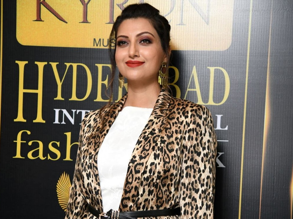 Hamsa Nandini HQ Wallpapers | Hamsa Nandini Wallpapers - 59296 - Oneindia Wallpapers