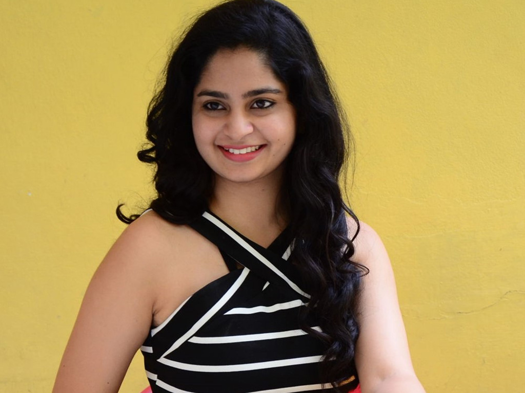 Poorvi Takkara HQ Wallpapers | Poorvi Takkara Wallpapers - 59759 - Oneindia Wallpapers