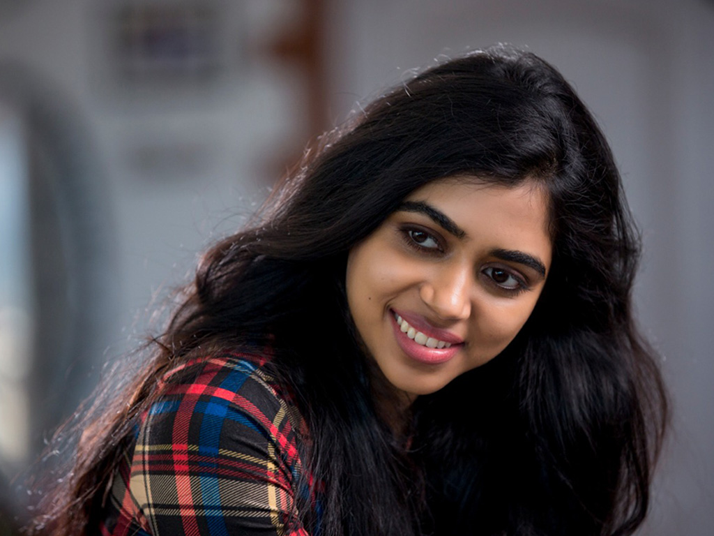 Lovelyn HQ Wallpapers | Lovelyn Wallpapers - 60547 - Oneindia Wallpapers