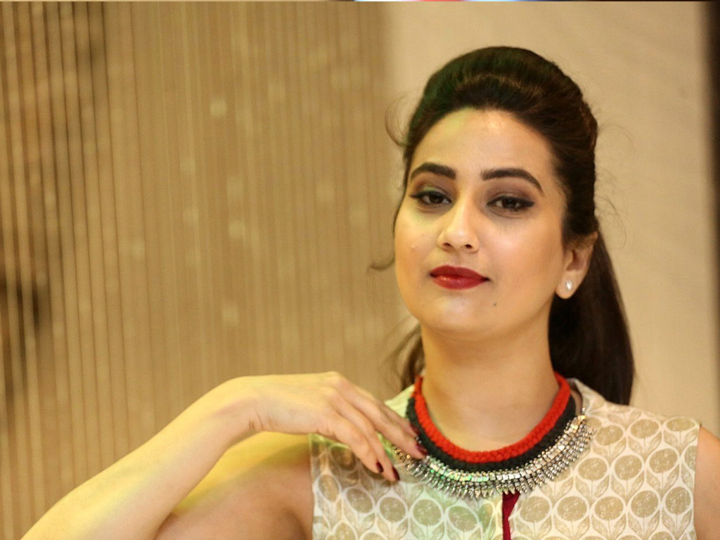 Manjusha HQ Wallpapers | Manjusha Wallpapers - 60473 - Oneindia Wallpapers