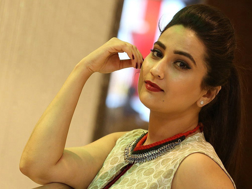 Manjusha HQ Wallpapers | Manjusha Wallpapers - 60472 - Oneindia Wallpapers