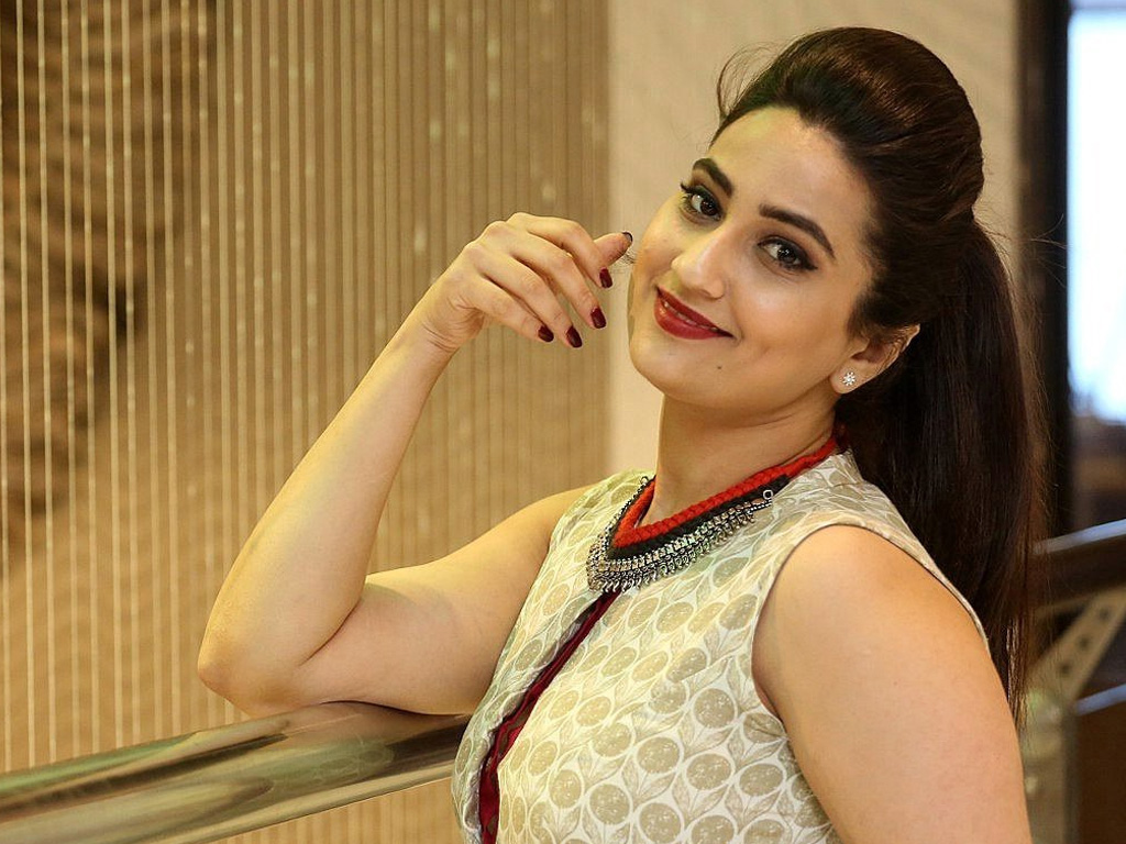 Manjusha HQ Wallpapers | Manjusha Wallpapers - 60462 - Oneindia Wallpapers