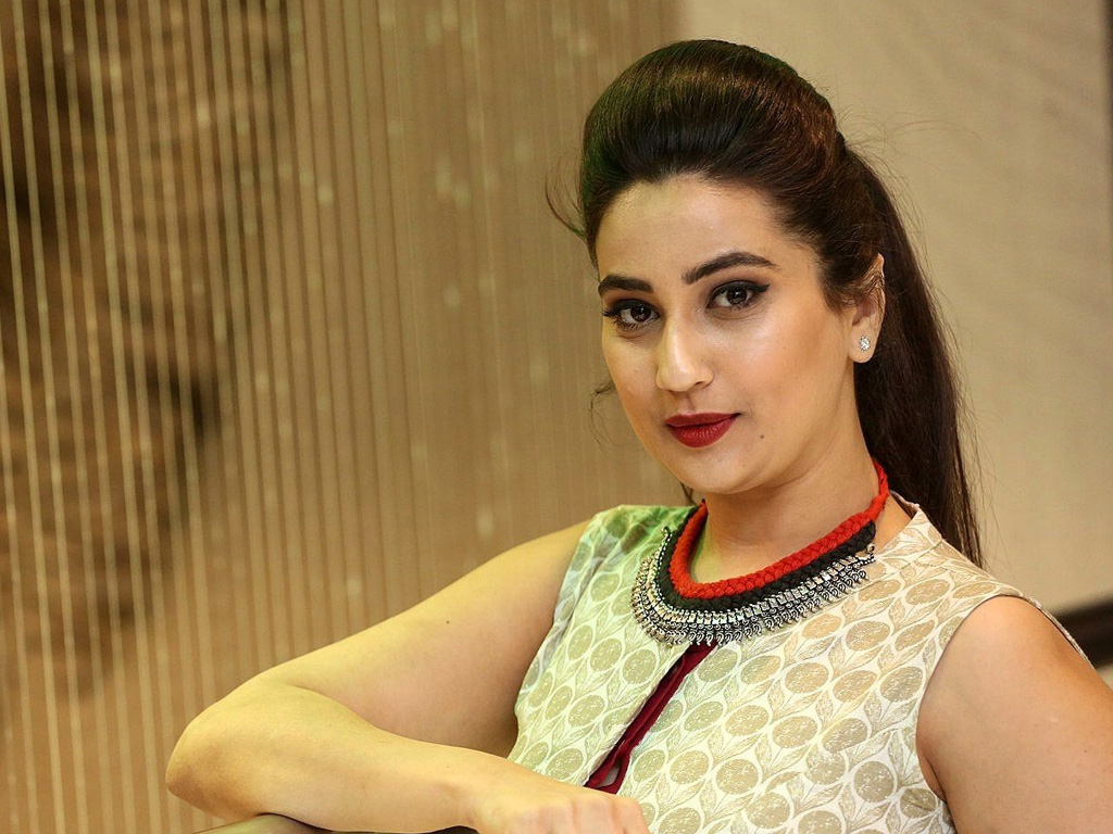 Manjusha HQ Wallpapers | Manjusha Wallpapers - 60463 - Oneindia Wallpapers