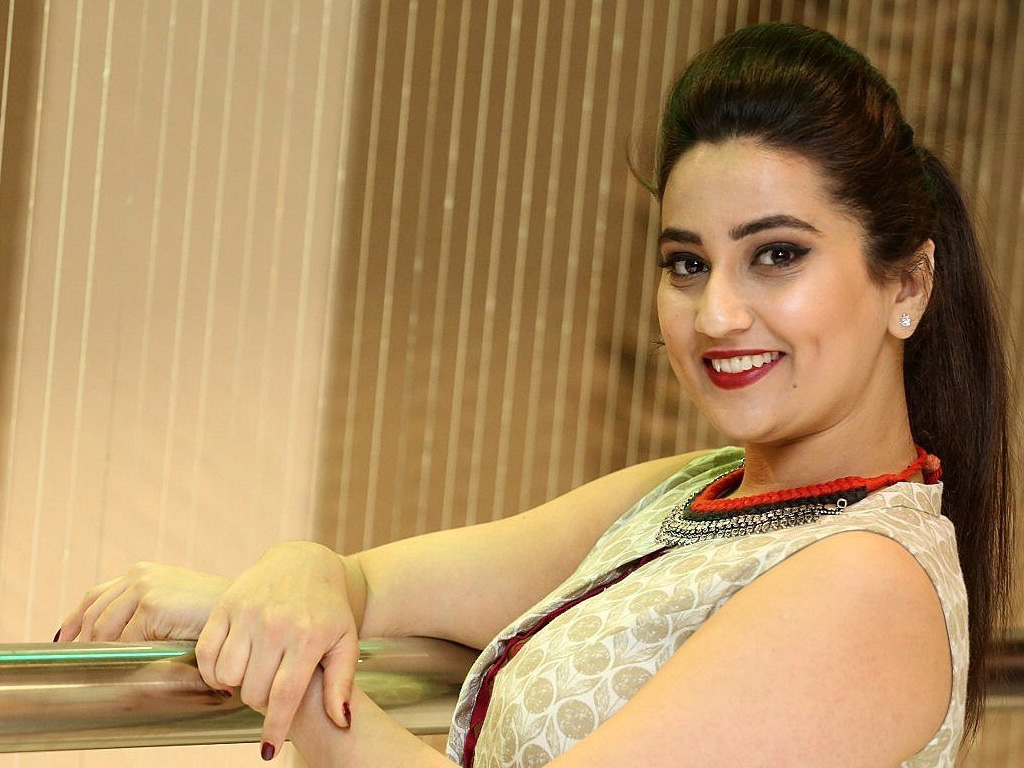 Manjusha HQ Wallpapers | Manjusha Wallpapers - 60466 - Oneindia Wallpapers